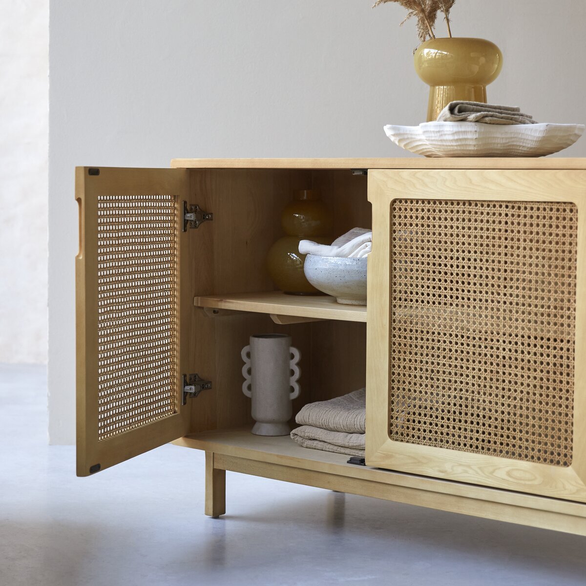 Luis =Buffet van massief iepenhout en rieten vlechtwerk 160 cm - Woonkameropberger - Tikamoon