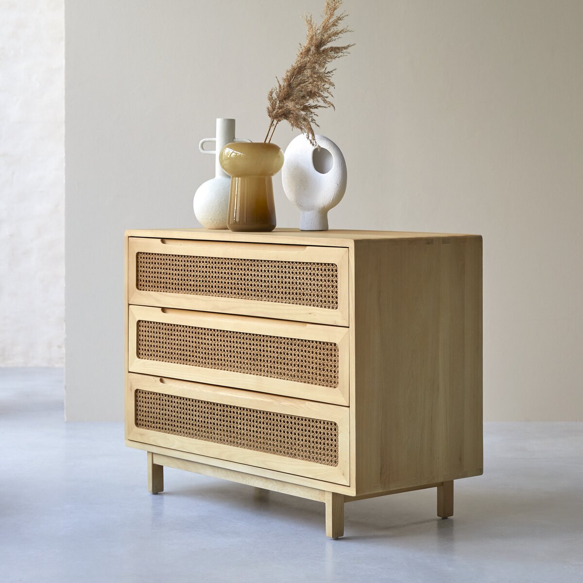 Luis ladekast van massief iepenhout en riet - Slaapkameropslag - Tikamoon