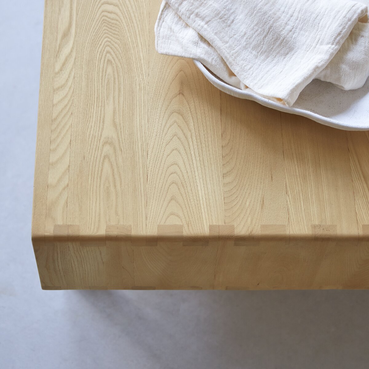 Luis Massief iepenhout en rieten salontafel - Woonkamermeubilair - Tikamoon