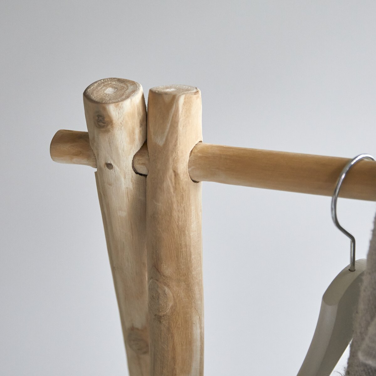 Colgador de teca para la ropa de 140 cm - Accesorio para el baño - Tikamoon