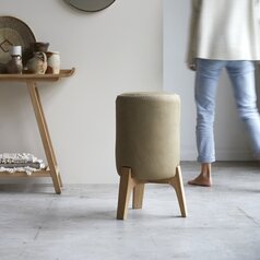 Hocker aus Eiche und Stoff 48 cm – Sitzmöbel fürs Esszimmer – Tikamoon
