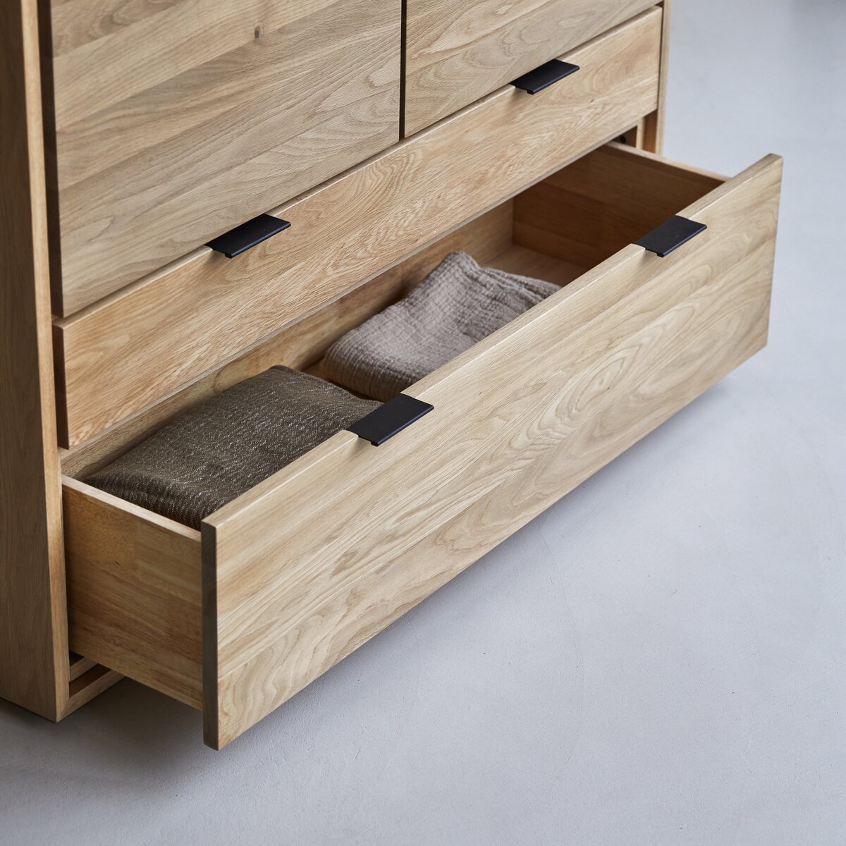 Armoire en chêne massif 110 cm - Rangements pour la chambre - Tikamoon