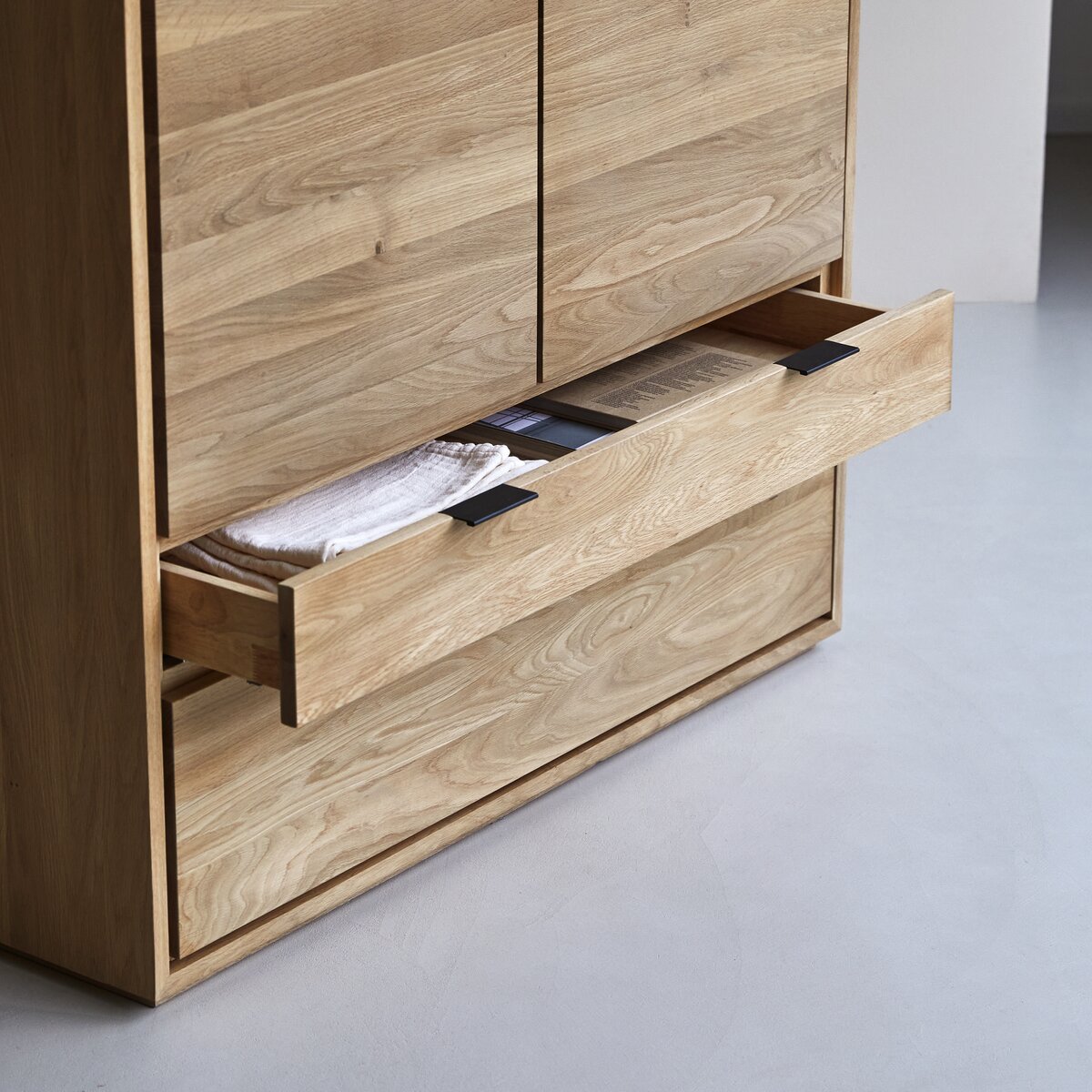 Armoire en chêne massif 110 cm - Rangements pour la chambre - Tikamoon