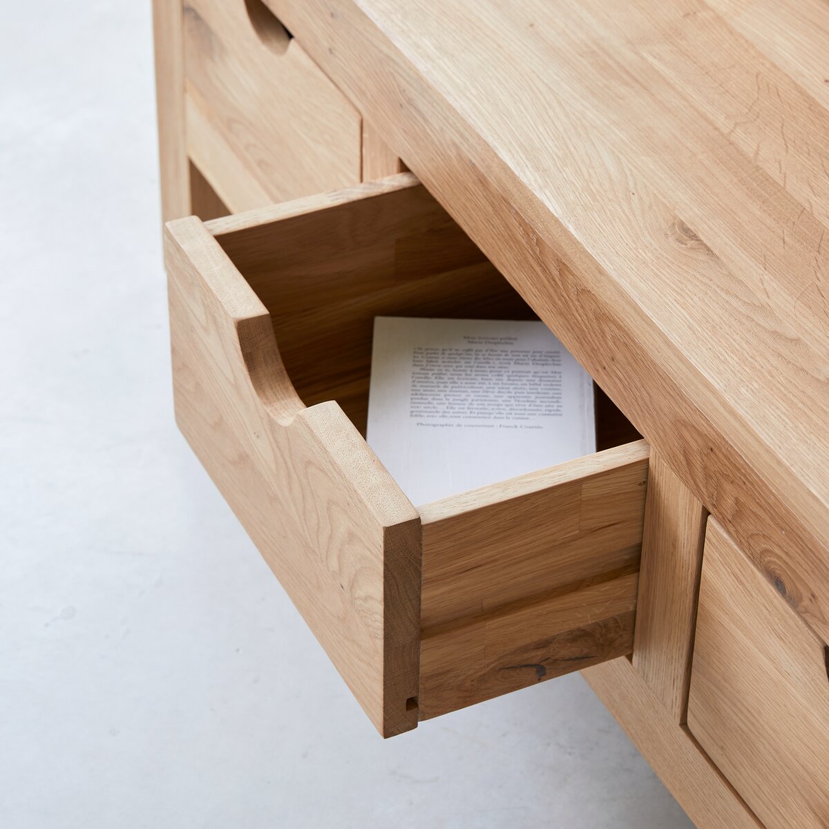 Table basse en chêne 110 x 75 cm - Mobilier de salon - Tikamoon