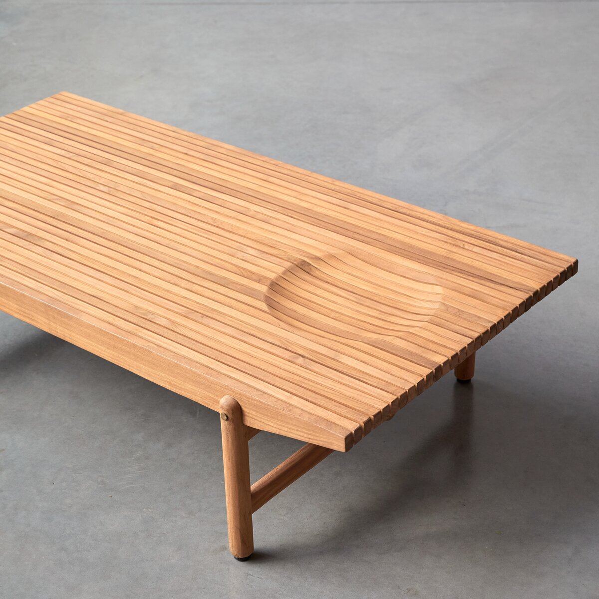 Slatted solid teak coffee table - Living room furniture - Tikamoon