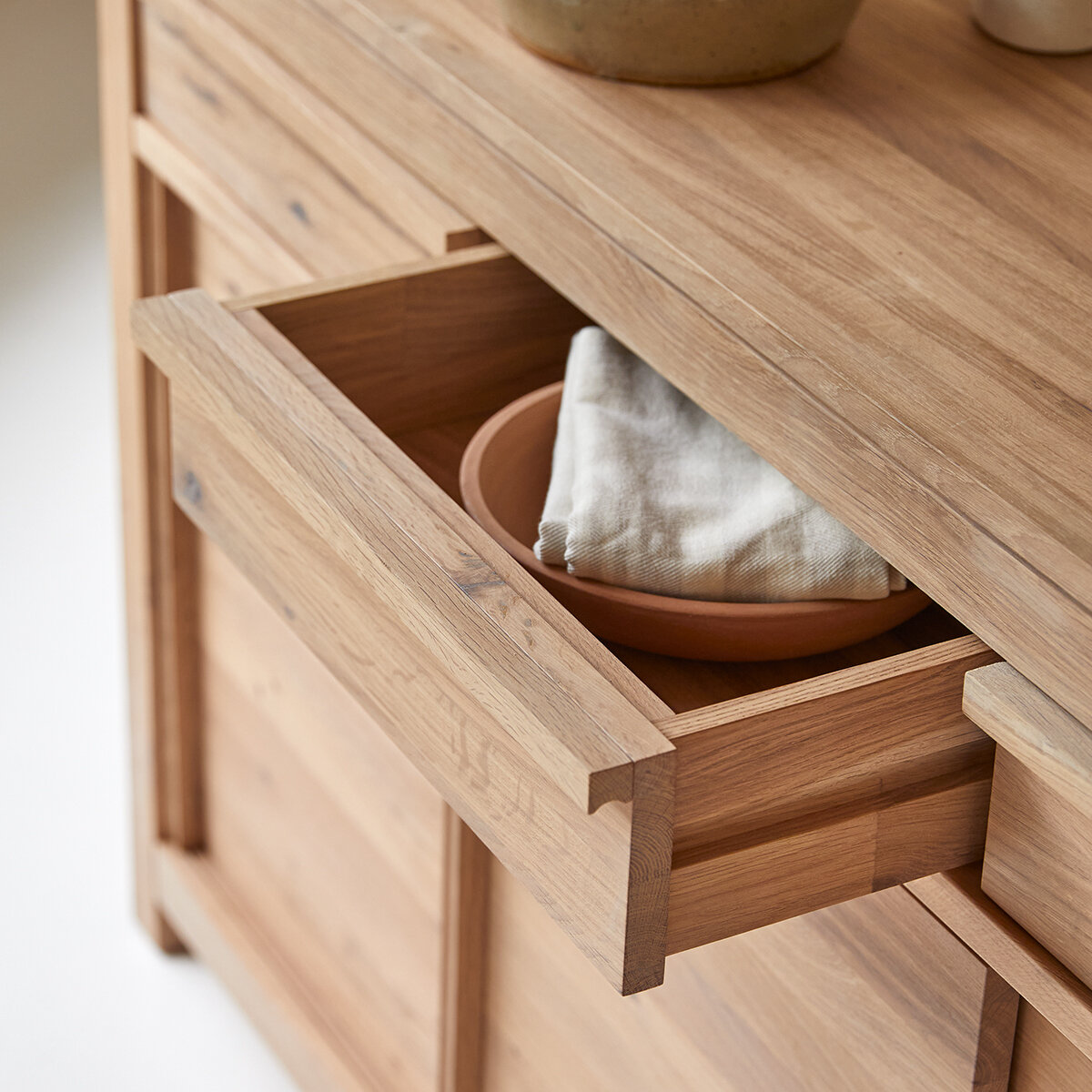 Anrichte aus massiver Eiche 150 cm – Stauraum fürs Esszimmer – Tikamoon