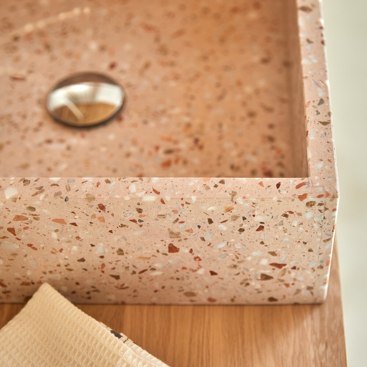 Premium pink terrazzo basin 40 cm - Bathroom accessories - Tikamoon