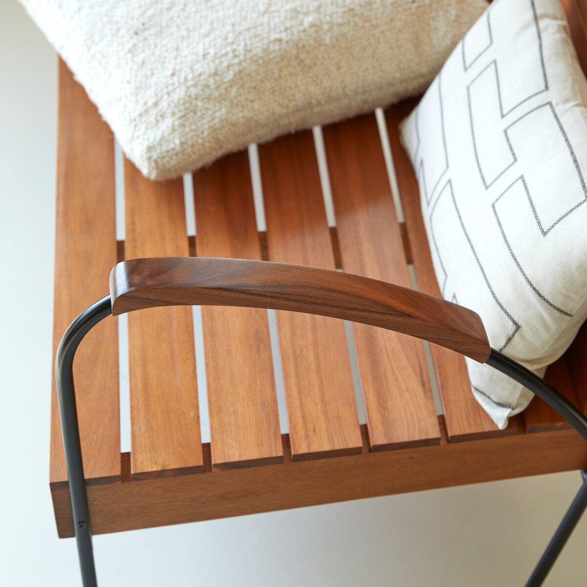 Acacia wood bench 113.5 cm - 2-seater living-room seating - Tikamoon