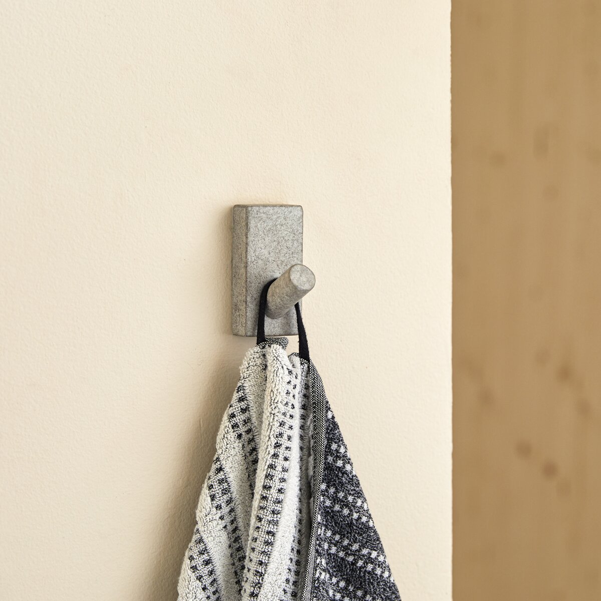 Rectangular grey terrazzo peg - Bathroom accessories - Tikamoon