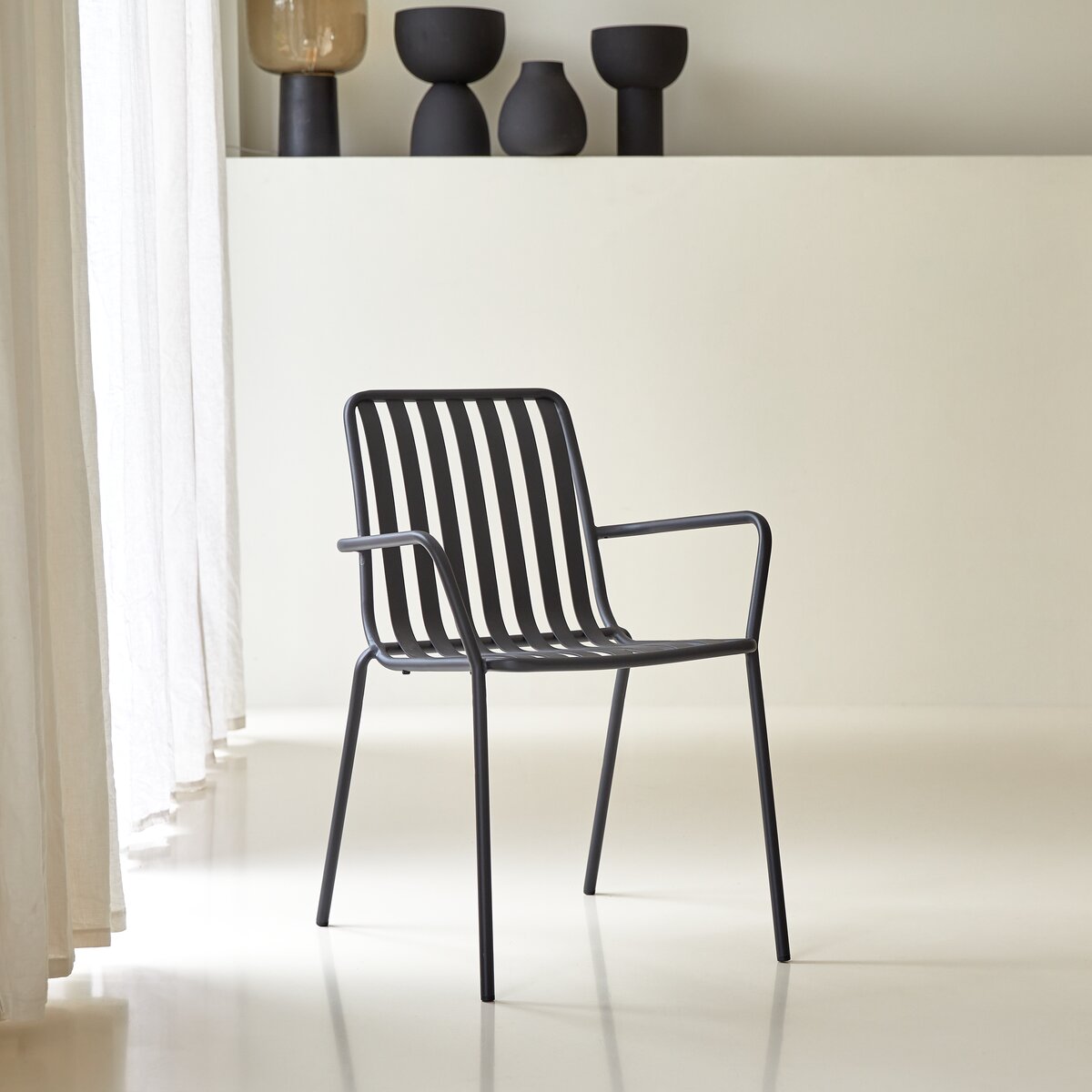 Black metal chair with armrests - Dining room furniture - Tikamoon