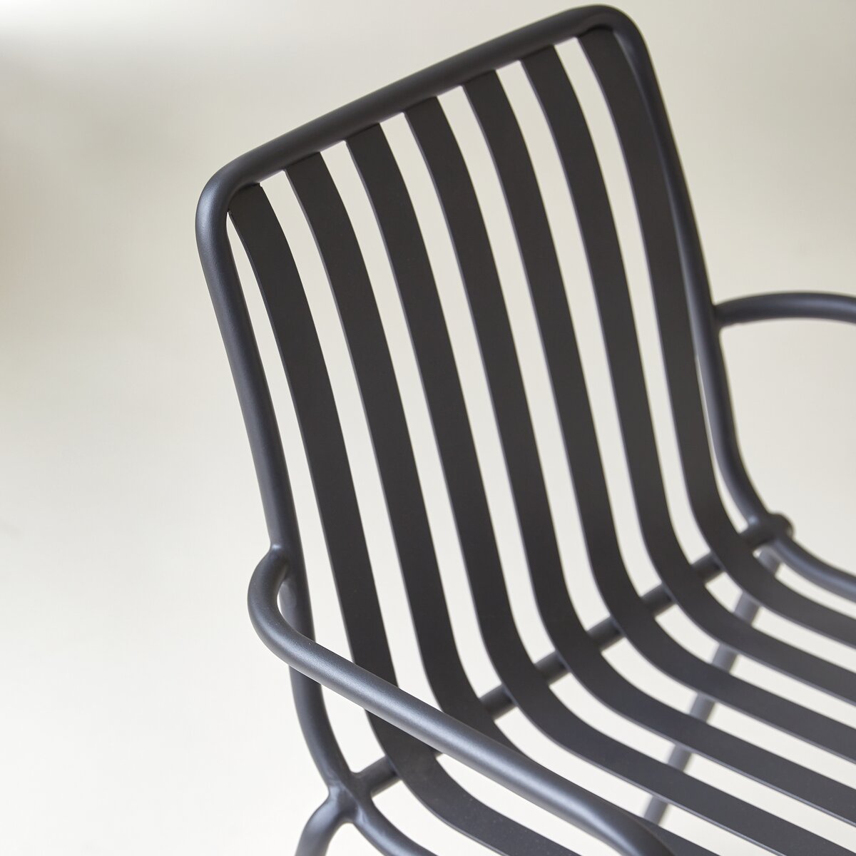 Black metal chair with armrests - Dining room furniture - Tikamoon