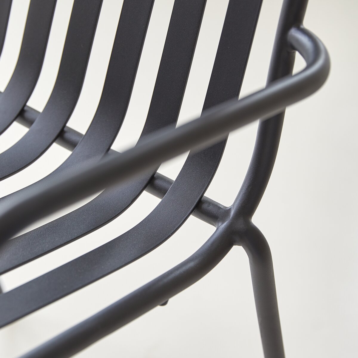 Black metal chair with armrests - Dining room furniture - Tikamoon