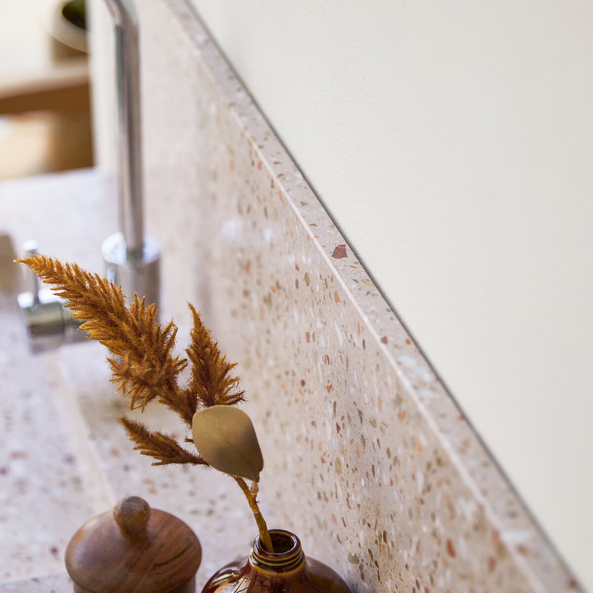 Splashback in pink premium terrazzo 120 cm - Bathroom / Washbasins ...