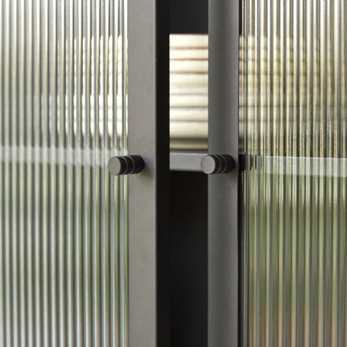 Zwart metalen kast 170 cm - Opbergmeubel voor de eetkamer - Tikamoon