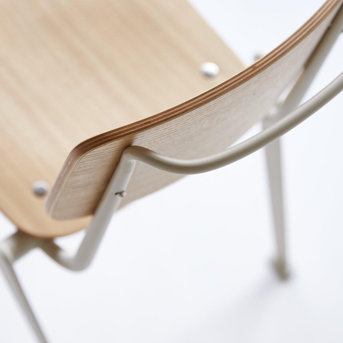 Stuhl aus cream Metall und Eschenholz – Esszimmerstühle – Tikamoon