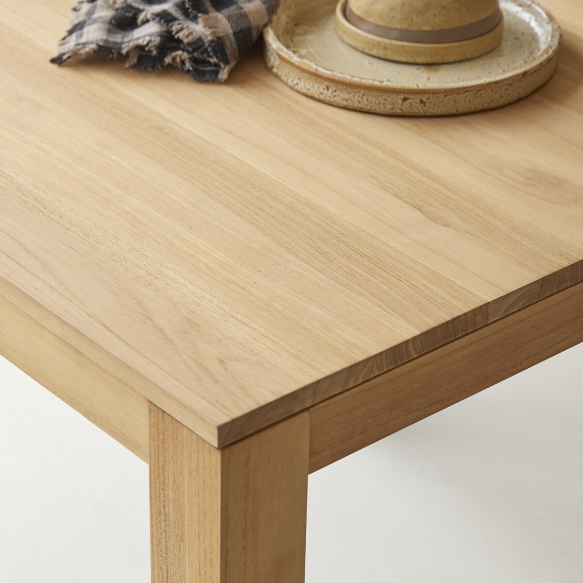 Table salle à manger en teck 90 x 90 cm - Mobilier séjour - Tikamoon